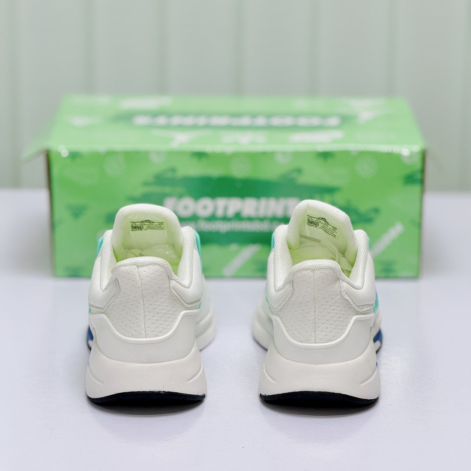 Model Code 331 – Running Sneaker – Footprints
