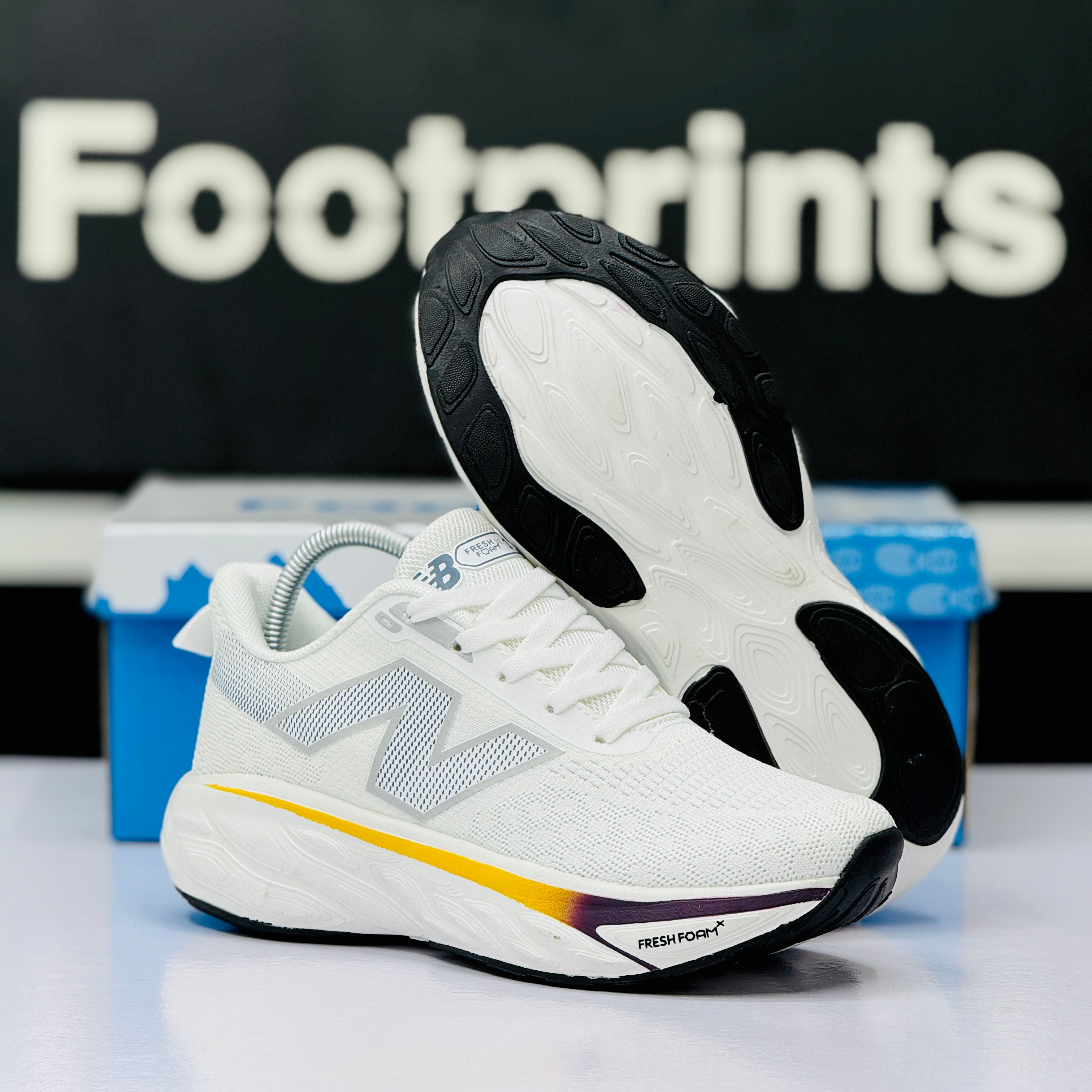 Model Code: 471 – Running Sneaker – Footprints