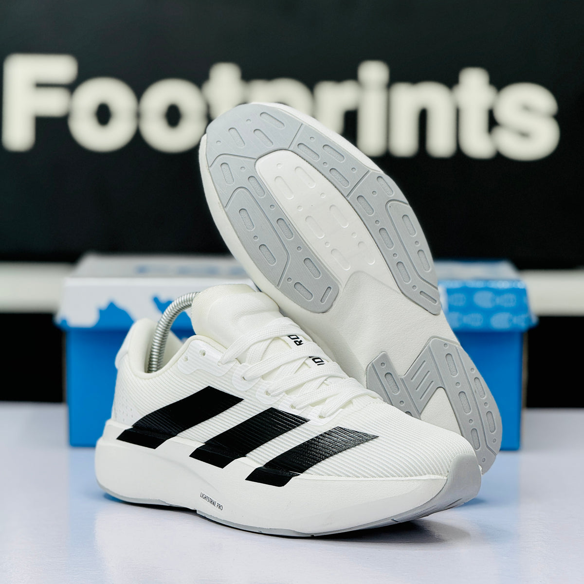 Model Code: 473 – Running Sneaker – Footprints